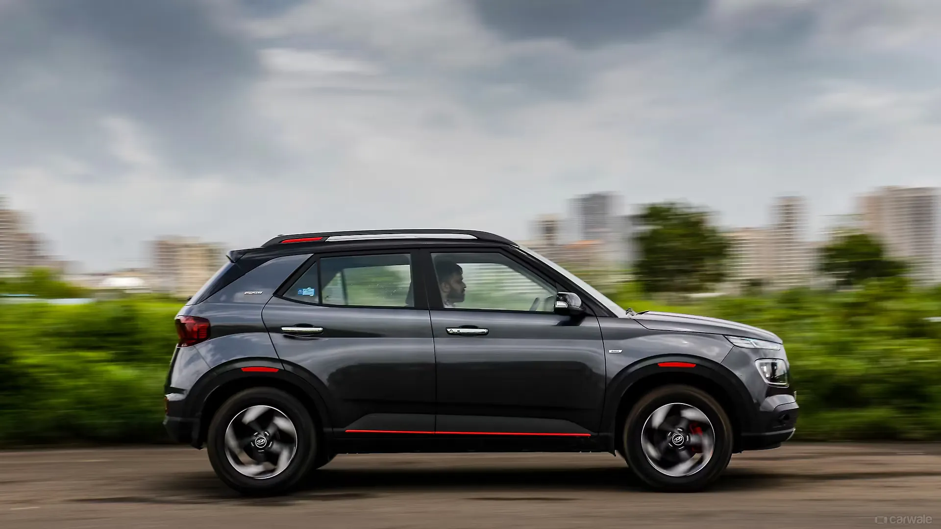 Venue Right Side View Image, Venue Photos in India - CarWale