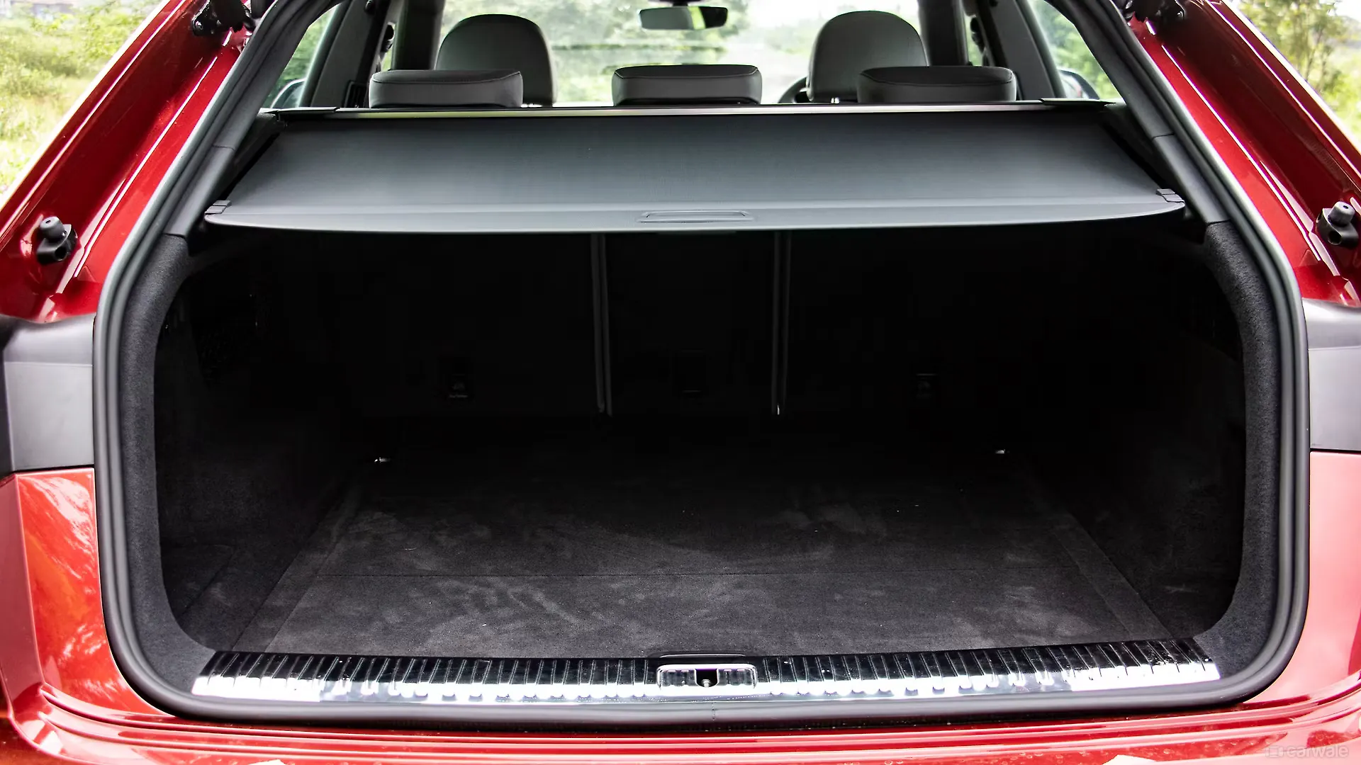 Q8 Rear Parcel Shelf/Retractable Image, Q8 Photos in India - CarWale