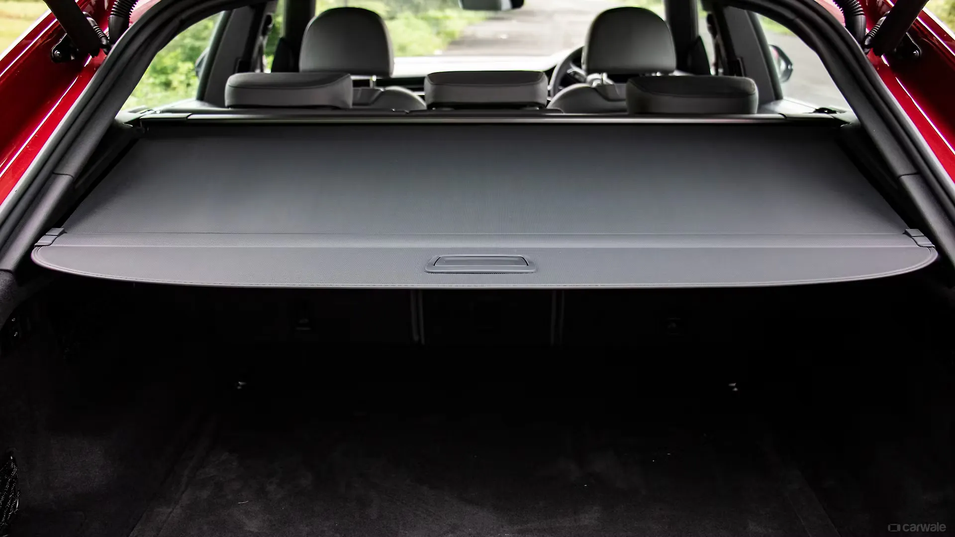 Q8 Rear Parcel Shelf/Retractable Image, Q8 Photos in India - CarWale