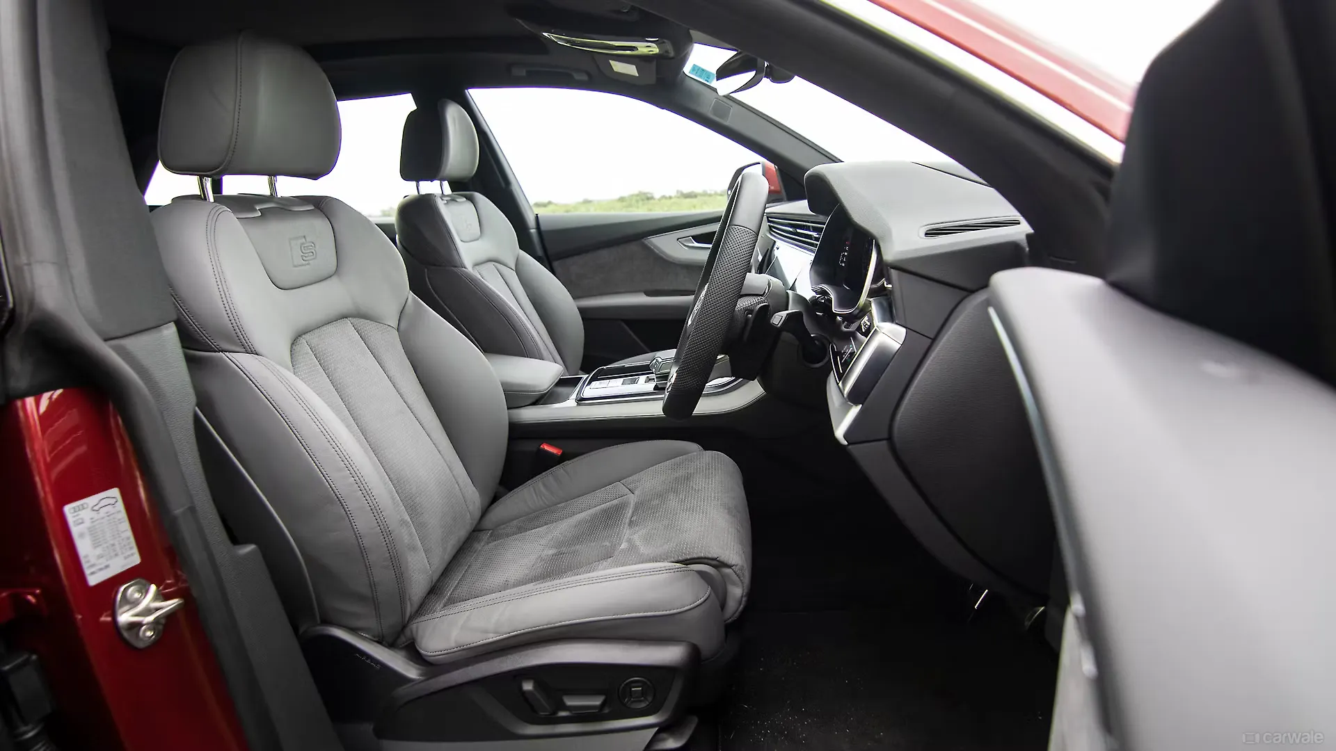 Q8 Front Row Seats Image, Q8 Photos in India - CarWale