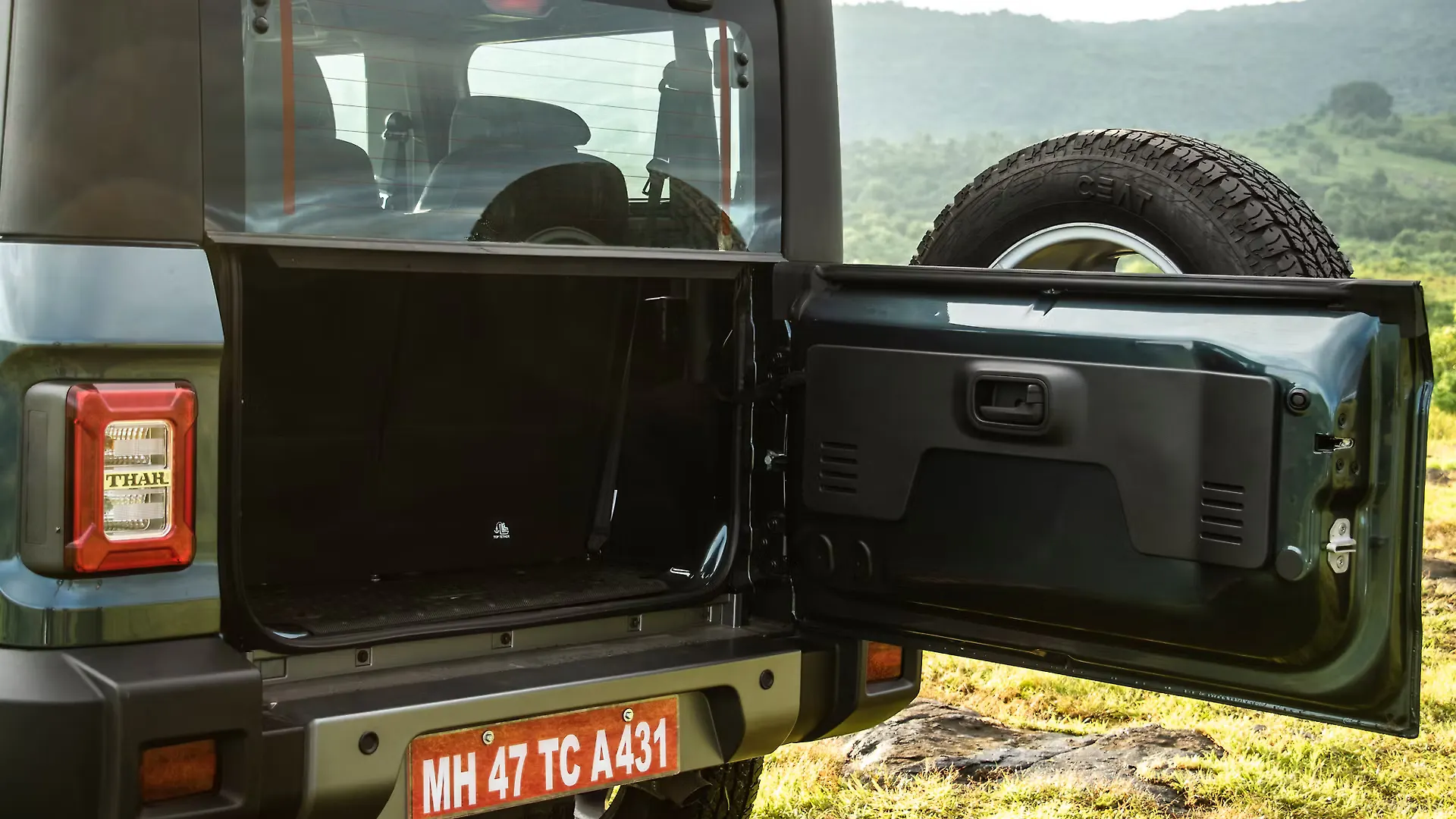Thar Rear Door Image, Thar Photos in India - CarWale