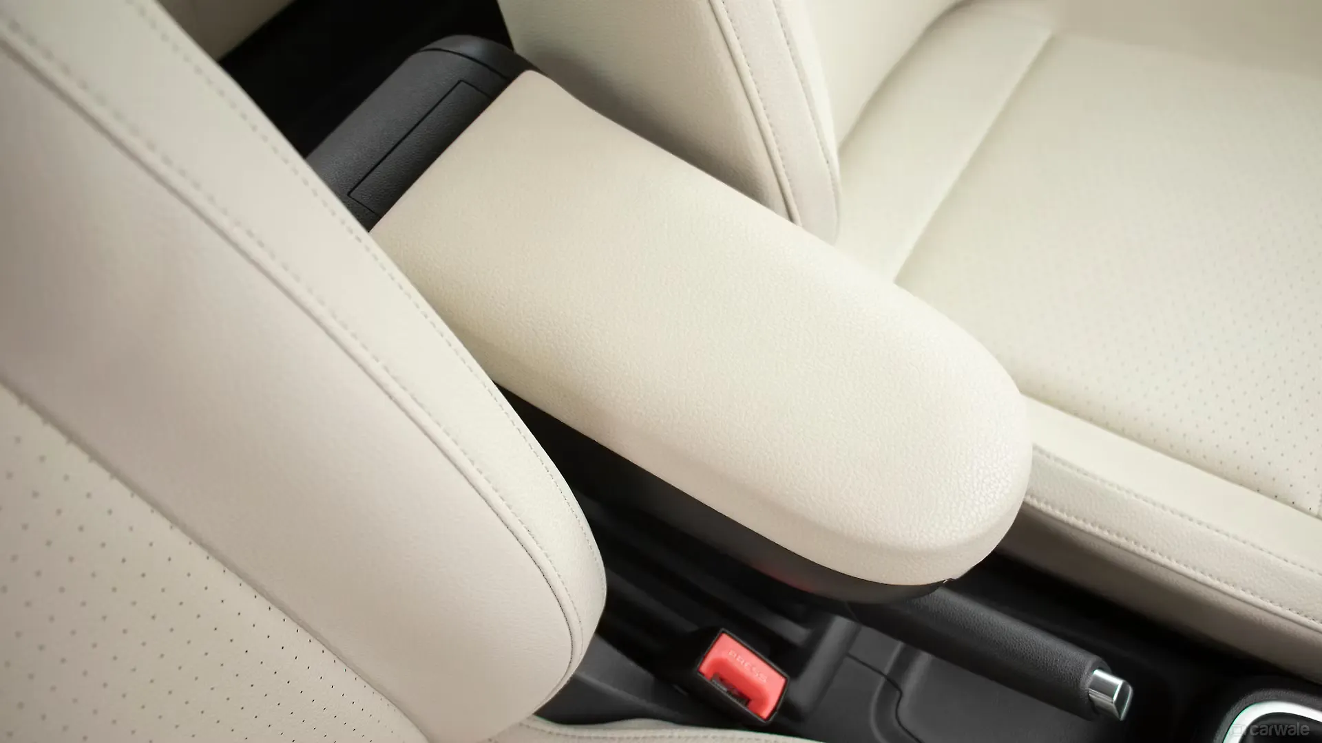 Vento Front Centre Arm Rest Image, Vento Photos in India - CarWale