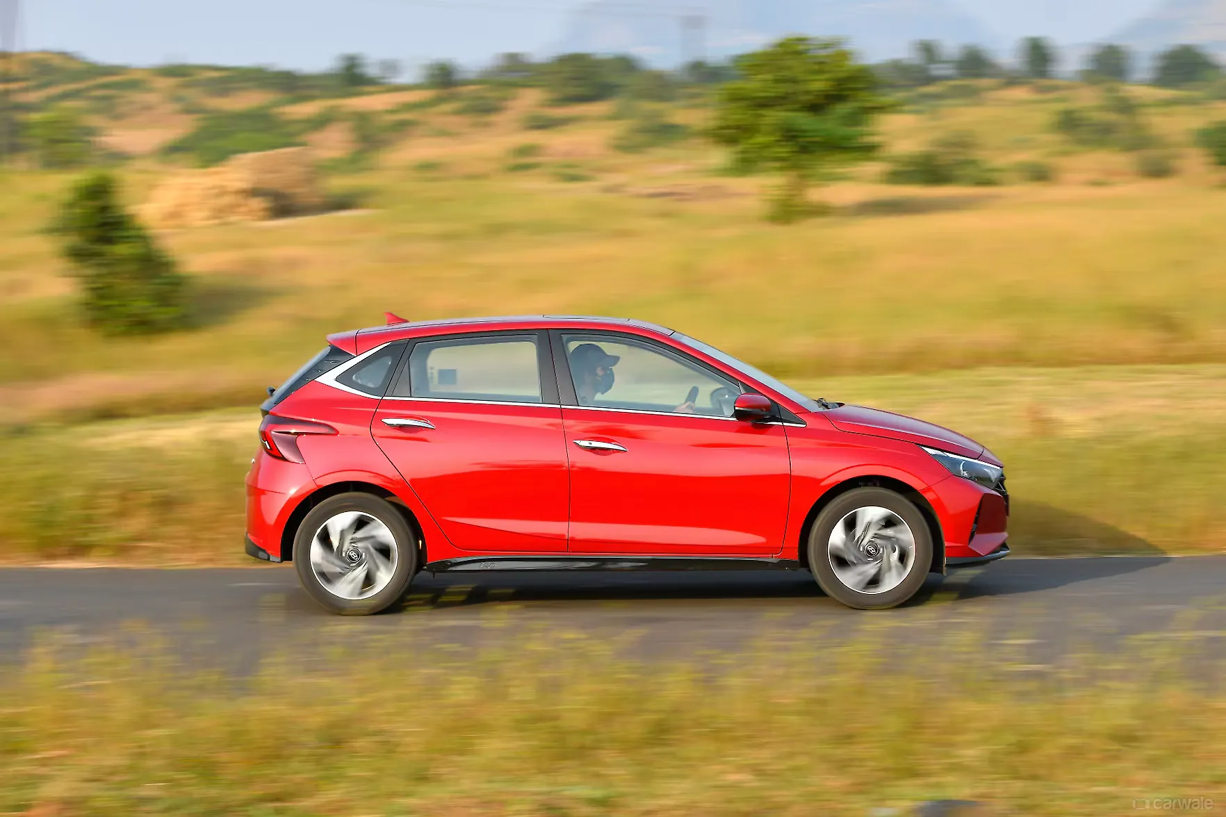 i20 Right Side View Image, i20 Photos in India - CarWale