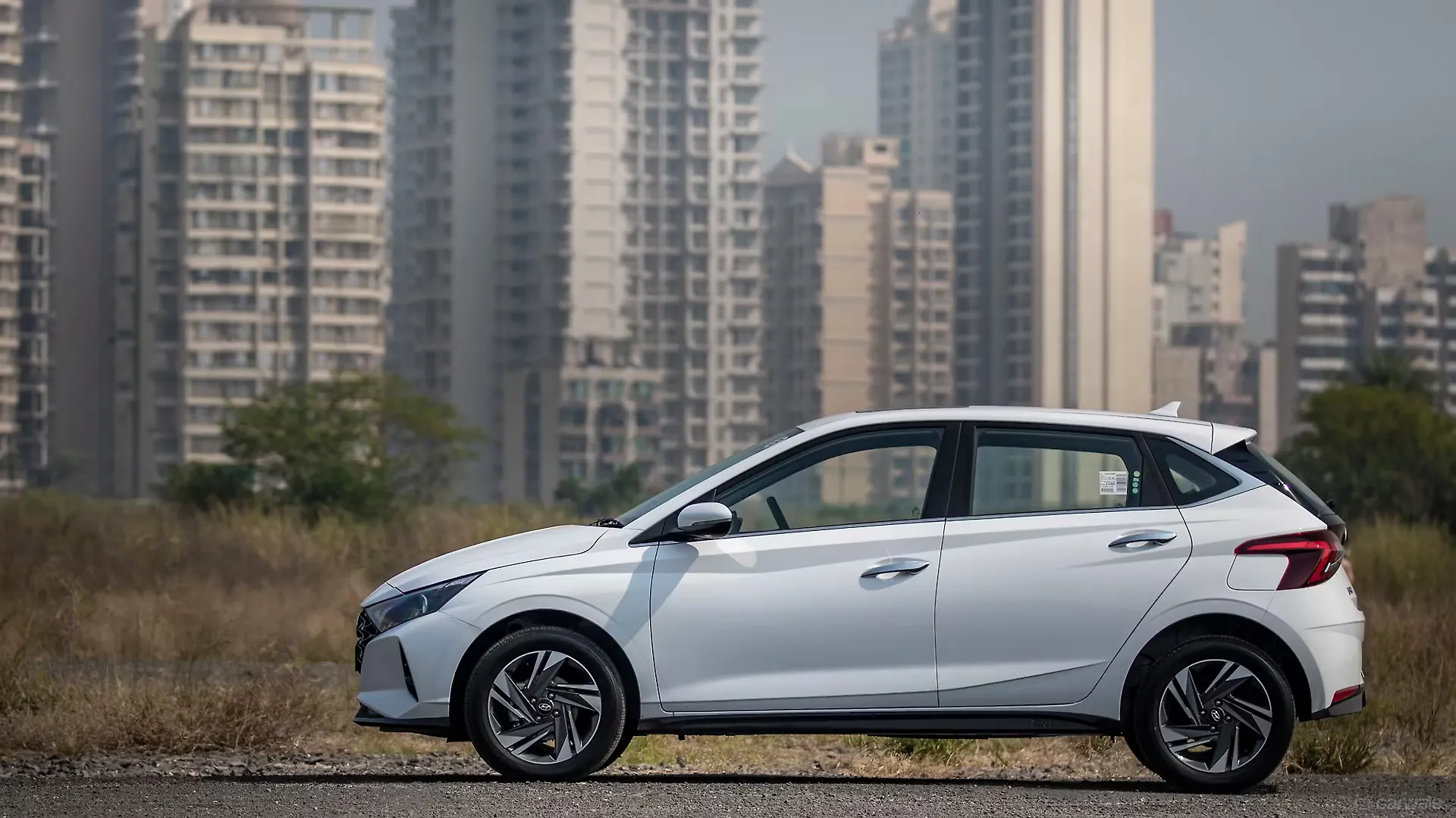 i20 Left Side View Image, i20 Photos in India - CarWale