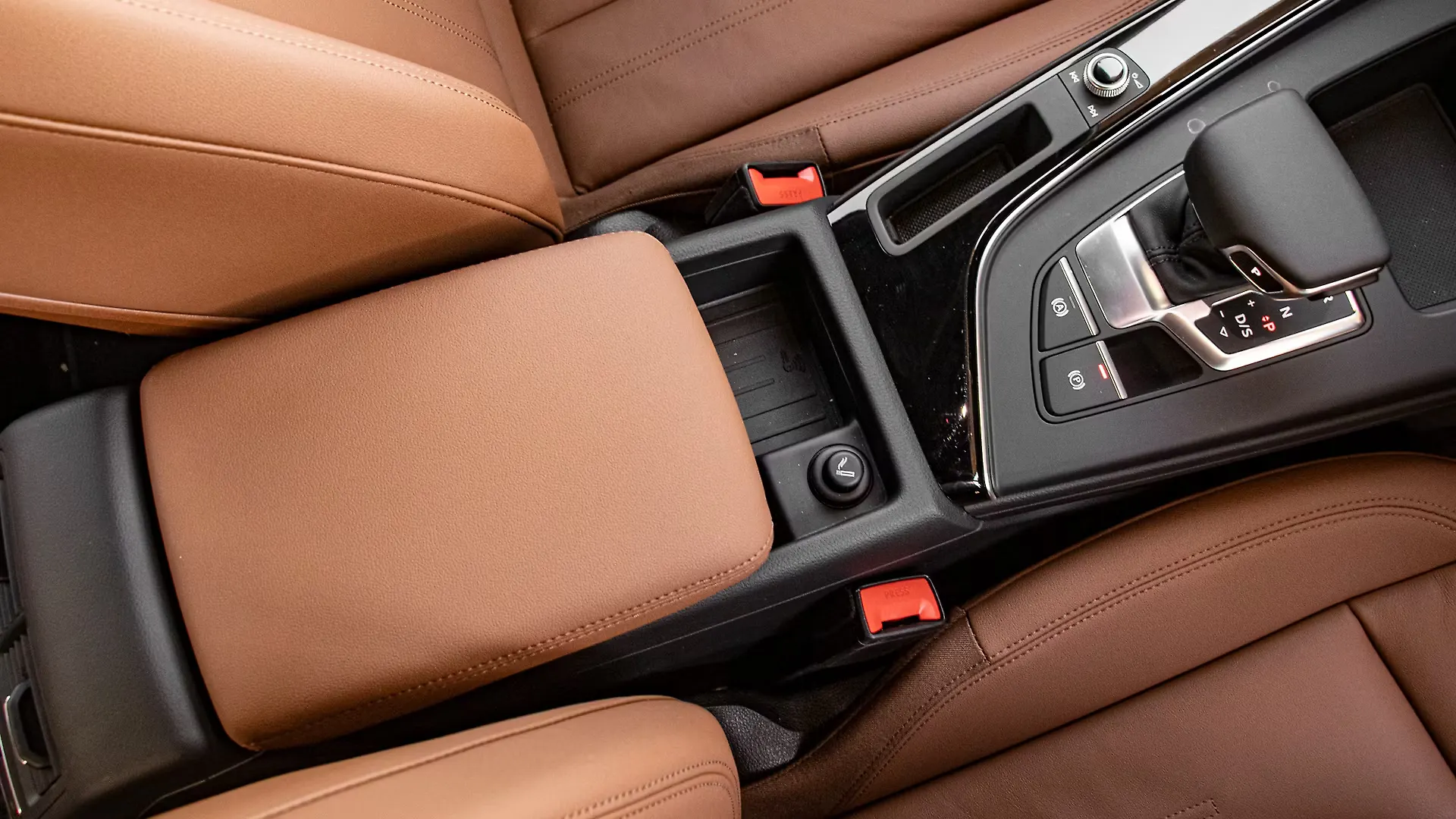 A4 Center Console/Centre Console Storage Image, A4 Photos in India ...