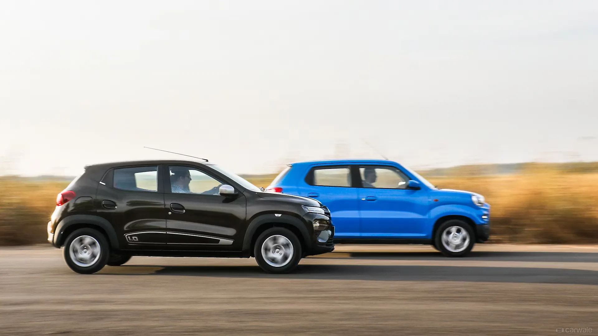 Kwid Right Side View Image, Kwid Photos in India - CarWale