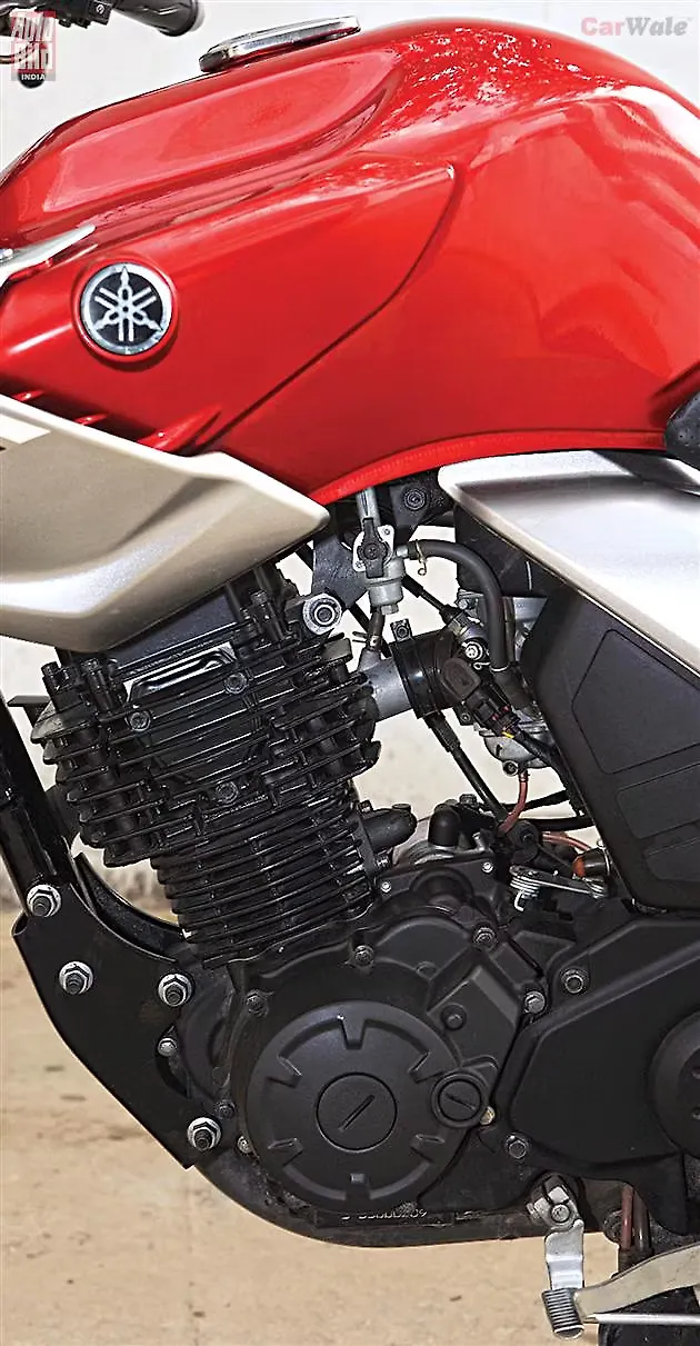 Bajaj Pulsar 135 LS vs Yamaha SZ-R - BikeWale