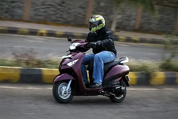 Road Test: Yamaha Alpha - BikeWale