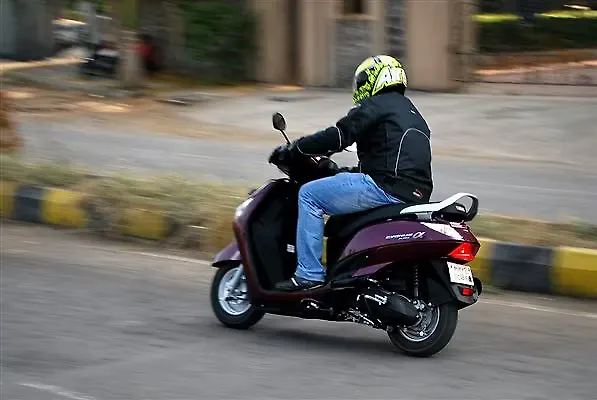 Road Test: Yamaha Alpha - BikeWale