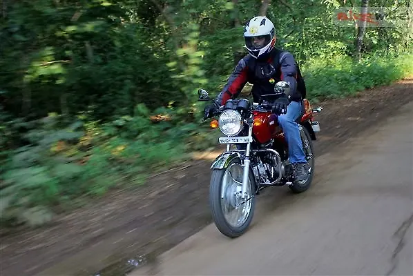 Hero Splendor Pro Classic Road Test Review - BikeWale