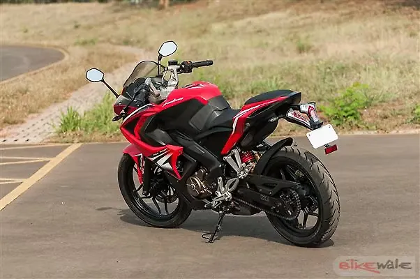Bajaj Pulsar RS200 First Ride Review - BikeWale