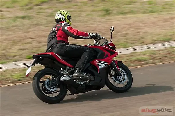 Bajaj Pulsar RS 200 Price - Mileage, Images, Colours | BikeWale