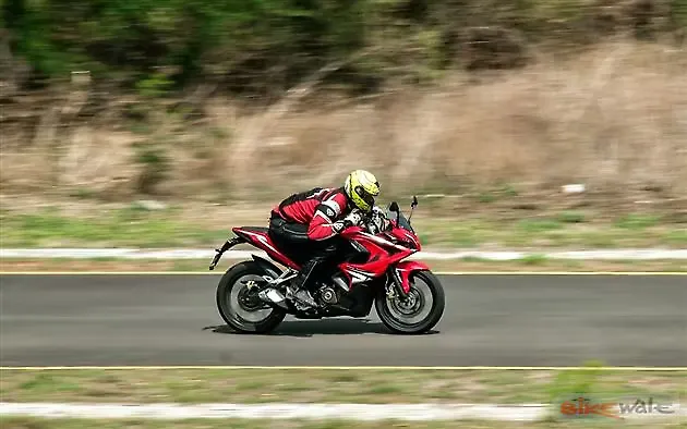 Bajaj Pulsar RS 200 Price - Mileage, Images, Colours | BikeWale