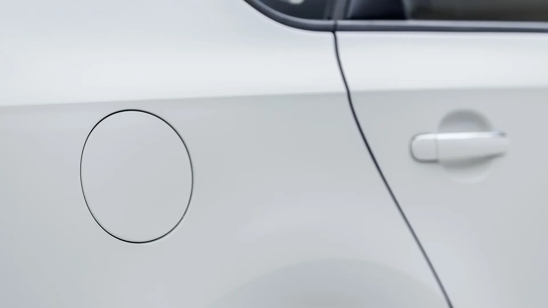 Volkswagen Vento Photo, Fuel Lid Cover Image - CarWale