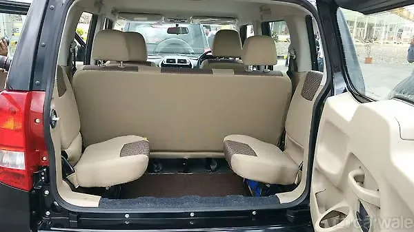 Mahindra TUV300 Photo, Rear Seat Space Image - CarWale