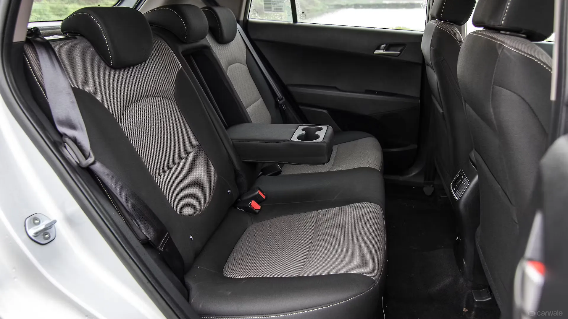 Hyundai Creta [2015-2017] Photo, Rear Seat Space Image - CarWale