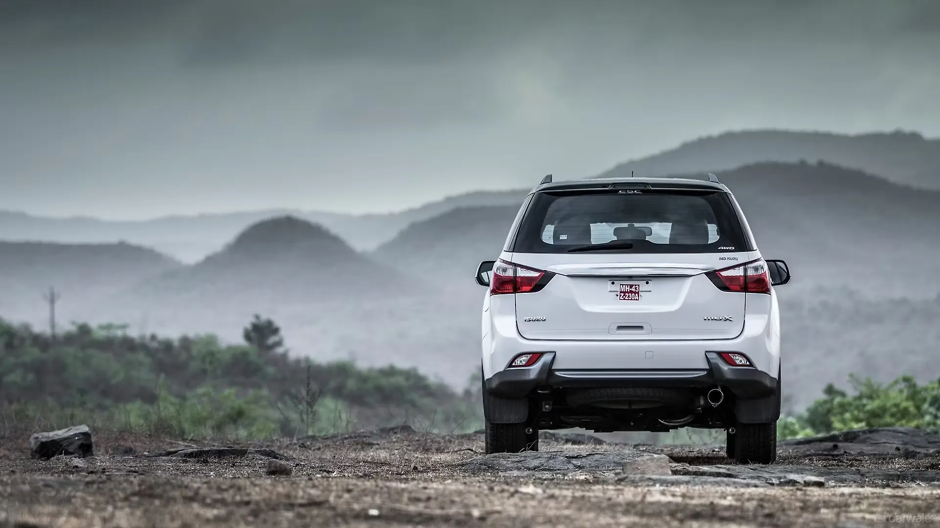 Isuzu MU-X Photo, Isuzu MUX Rear view Image - CarWale