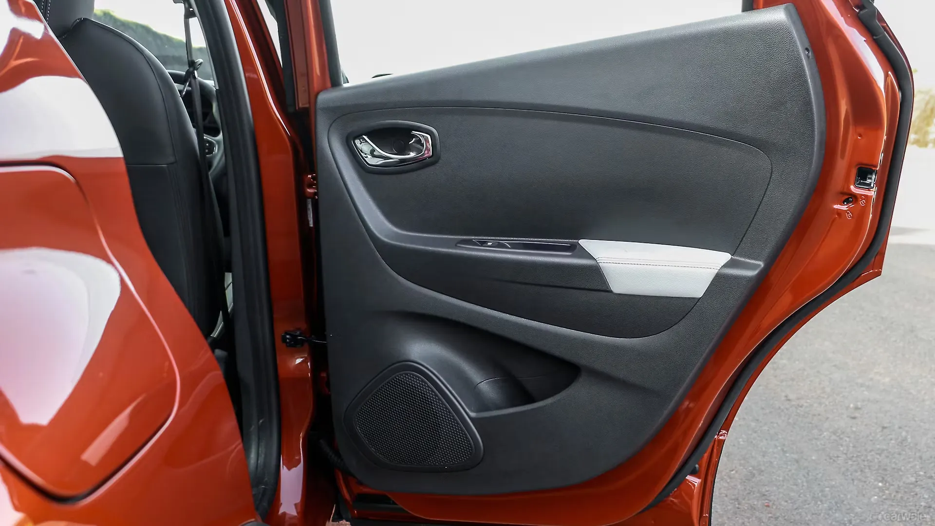 Renault Captur Photo, Interior Door Handles Image - CarWale