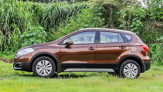 Maruti S-Cross variants explained - CarWale
