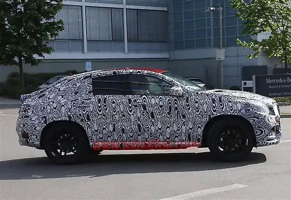 Mercedes-Benz MLC spotted testing - CarWale