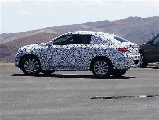 Mercedes MLC spied testing in Death Valley - CarWale