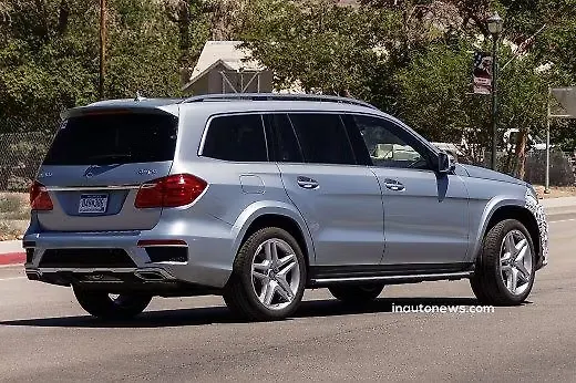 Mercedes-Benz GL-Class facelift spotted testing in the US - CarWale