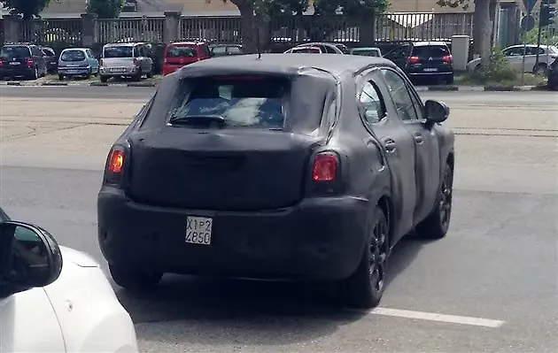 Fiat 500X spied testing in Europe - CarWale