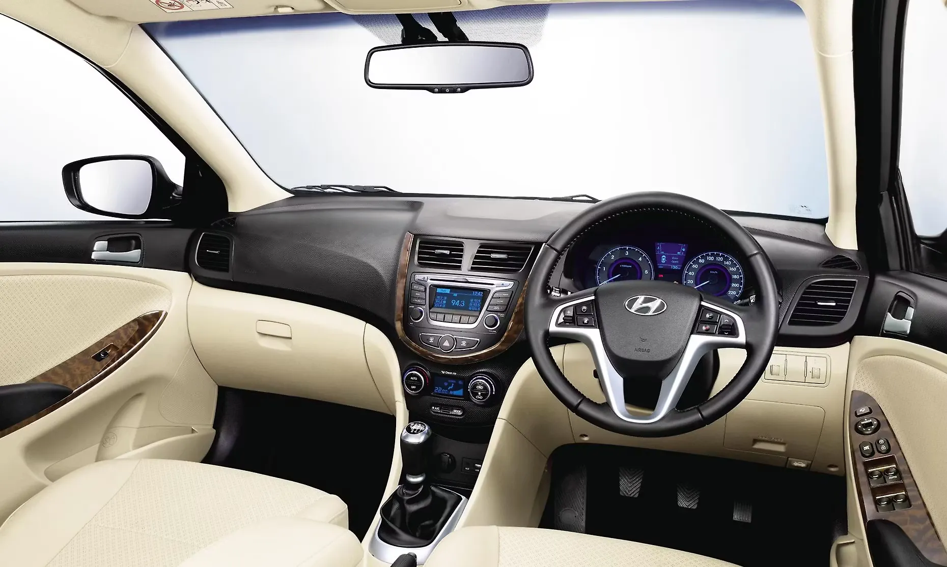 Hyundai Fluidic Verna 4S [2015-2016] Photo, Hyundai 4S Fluidic Verna ...