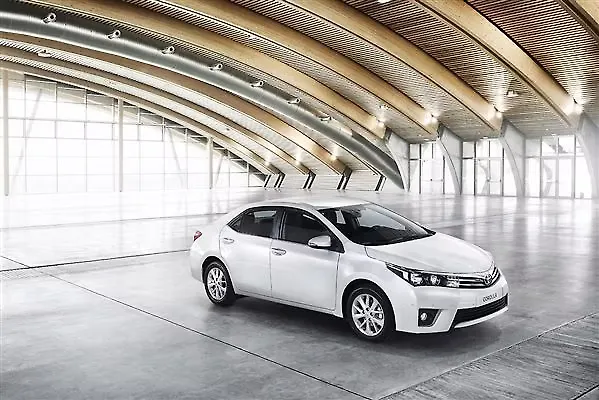 2014 Toyota Corolla spotted testing in India - CarWale