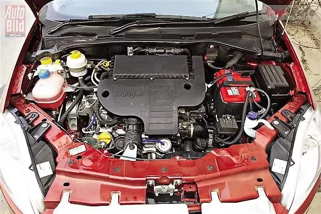 Fiat Linea vs Hyundai Verna Transform - CarWale