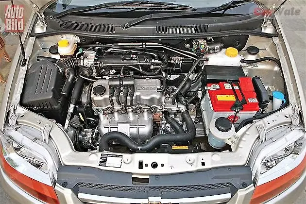 Chevrolet U-VA vs Hyundai i10 vs Maruti Ritz - CarWale