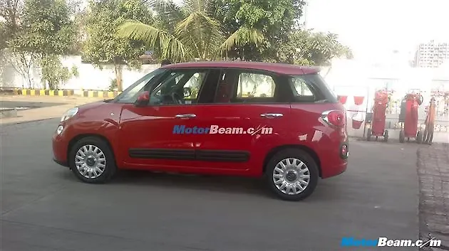 Four-door Fiat 500L spotted on test in India - CarWale