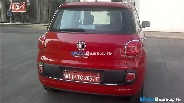 Four-door Fiat 500L spotted on test in India - CarWale