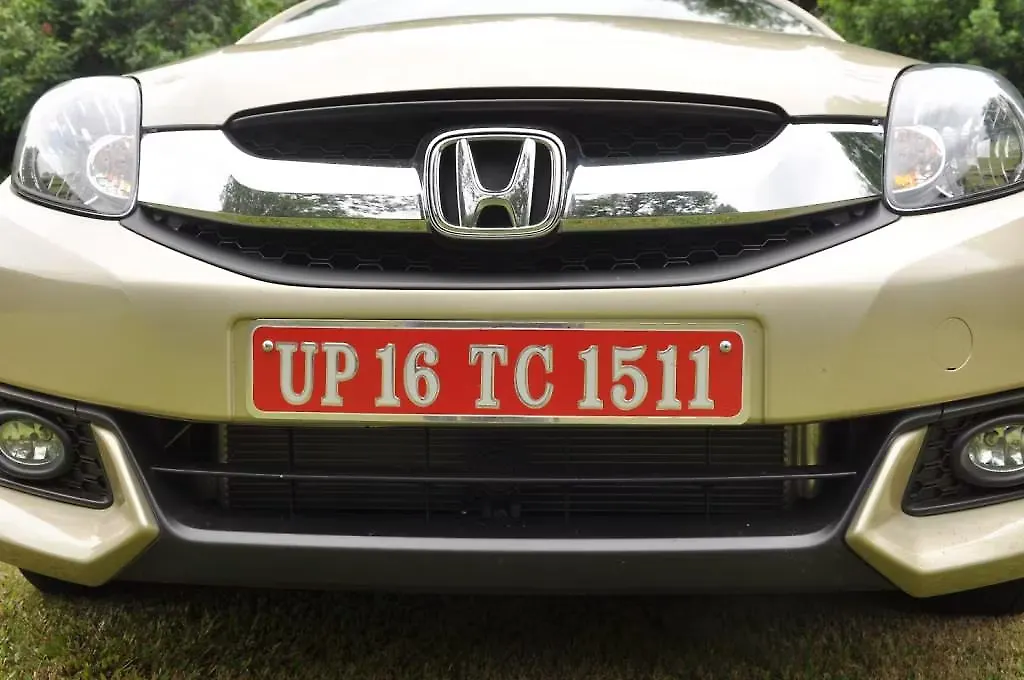 Honda Mobilio Images, Interior & Exterior Photo Gallery - CarWale