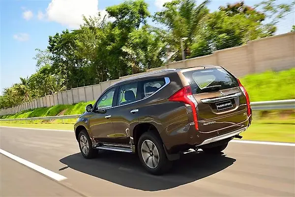 Mitsubishi officially unveils all-new Pajero Sport - CarWale