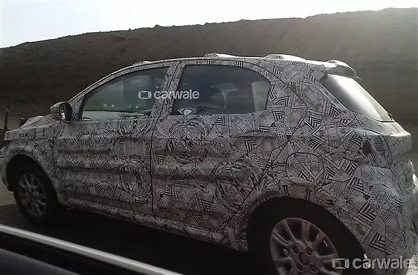 Tata Kite hatchback spied testing in Pune - CarWale