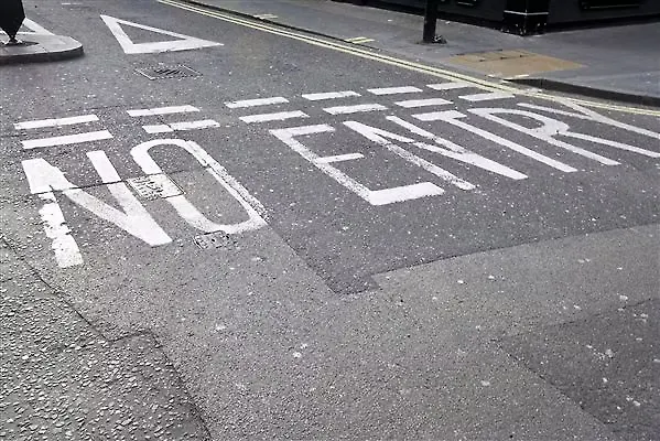 The Public Guide to Road Signs - CarWale