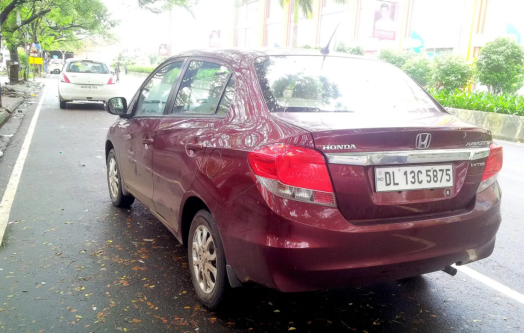 Honda Amaze [2013-2016] Photo, Rear view Image - CarWale