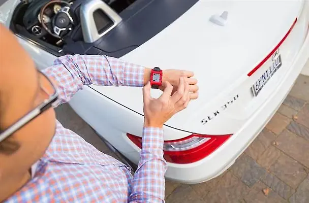 Mercedes reveals a smart watch that can talk to your car - CarWale