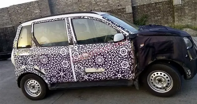 Mahindra Quanto spotted testing - CarWale