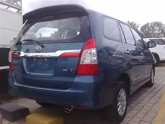 Toyota Innova Facelift Z variant spotted; October launch likely - CarWale