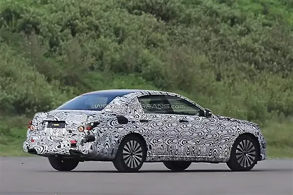 Next generation Mercedes-Benz E-Class spied - CarWale