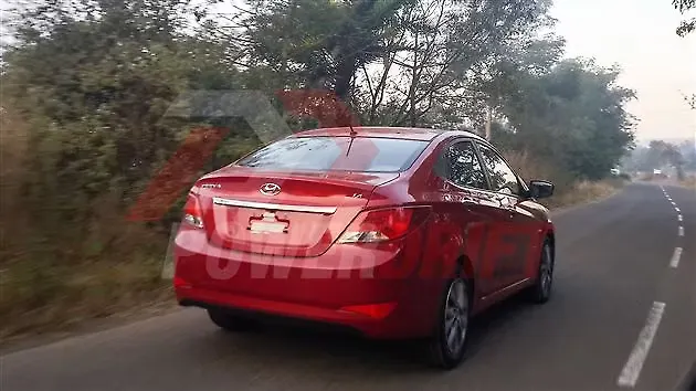 Hyundai Verna facelift spotted sans camouflage ahead of launch - CarWale