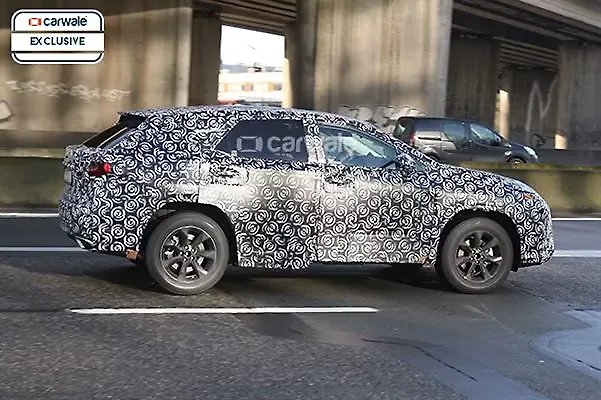 2016 Lexus RX spotted on test - CarWale