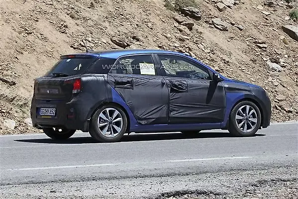 Next generation Hyundai i20 spied testing in Spain - CarWale