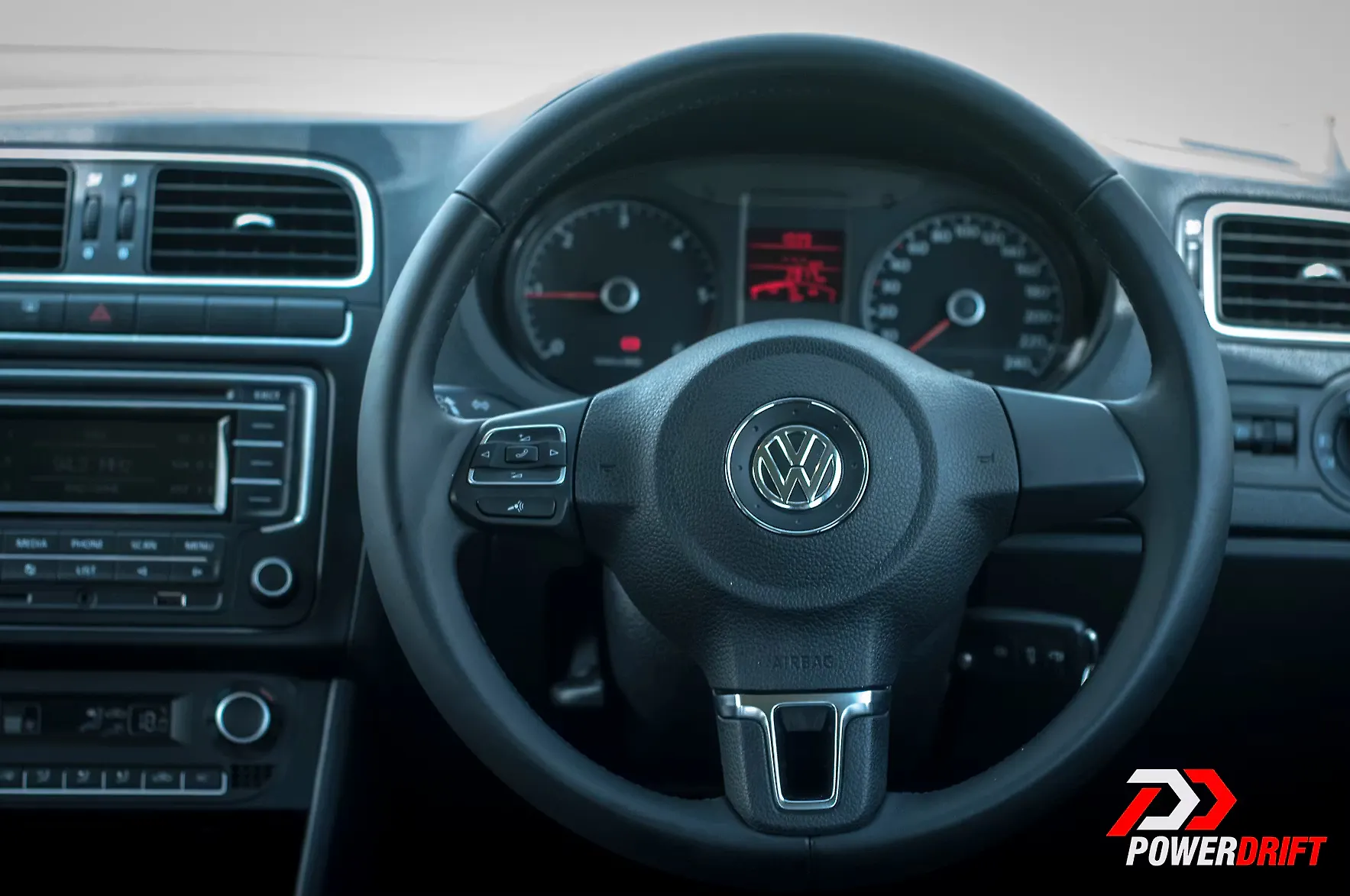 Volkswagen Cross Polo [2013-2015] Photo, Steering Wheel Image - CarWale