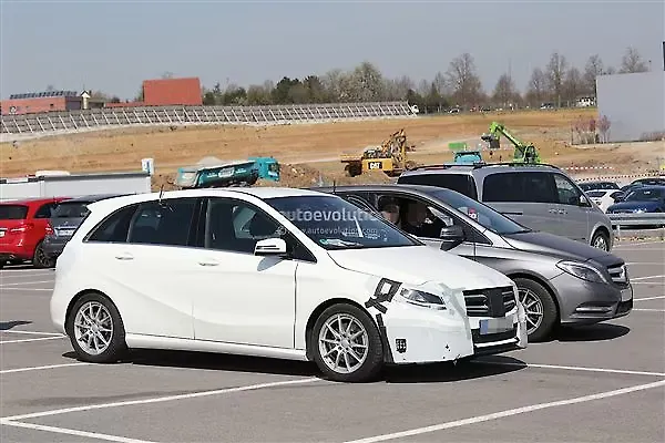 Mercedes-Benz B-Class facelift spotted testing along with older sibling ...