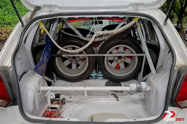 Man and machine power extreme: Rally spec Polo vs stock Polo - CarWale