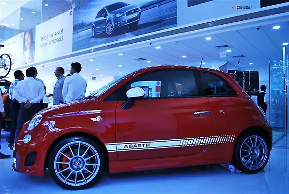Fiat to launch facelifted Punto by December - CarWale
