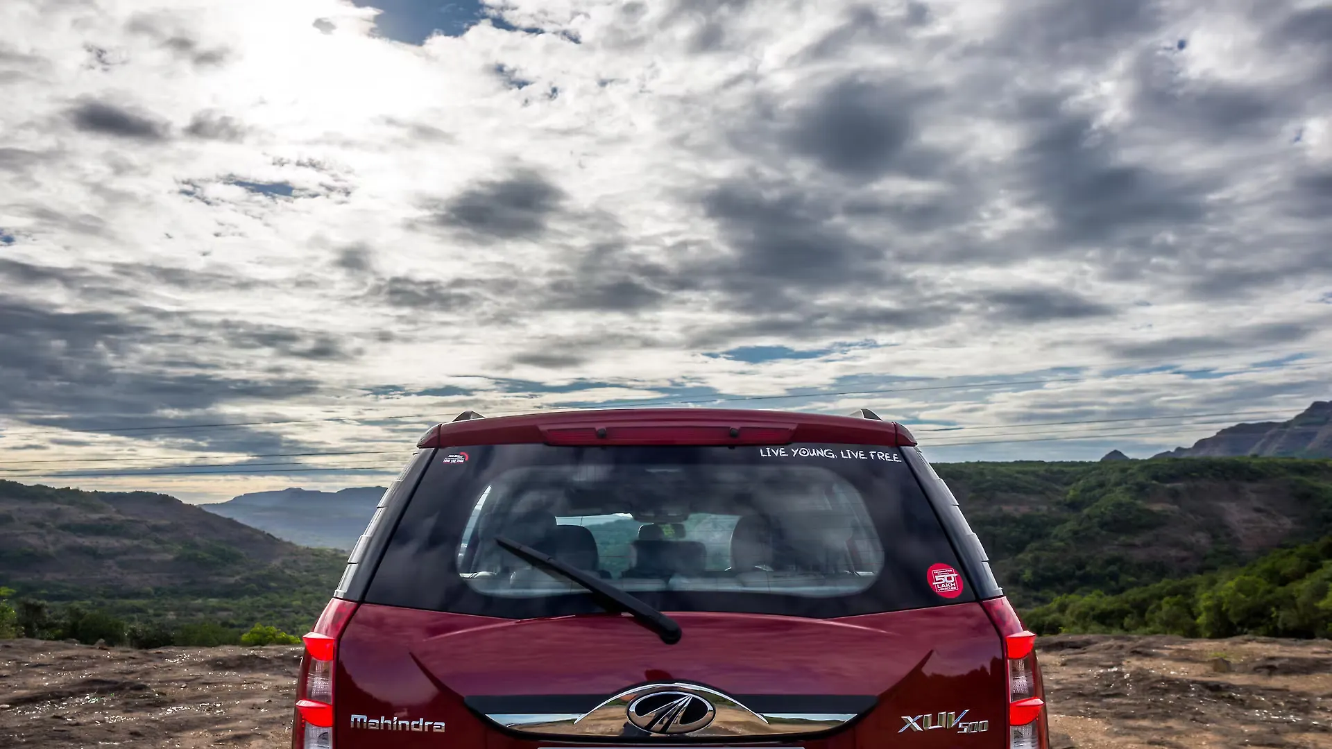 Mahindra XUV500 [2015-2018] Images, Interior & Exterior Photo Gallery ...